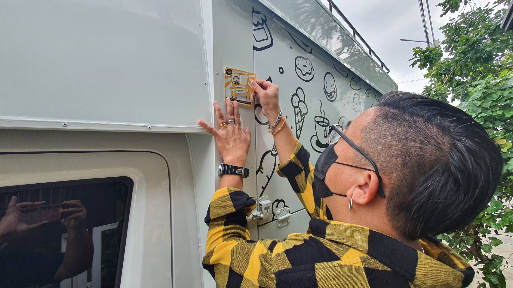 ต้อนรับ ดีส..อีส..อะ..หร่อย มาเป็นครอบครัว We Chef Food Truck – We Chef ...